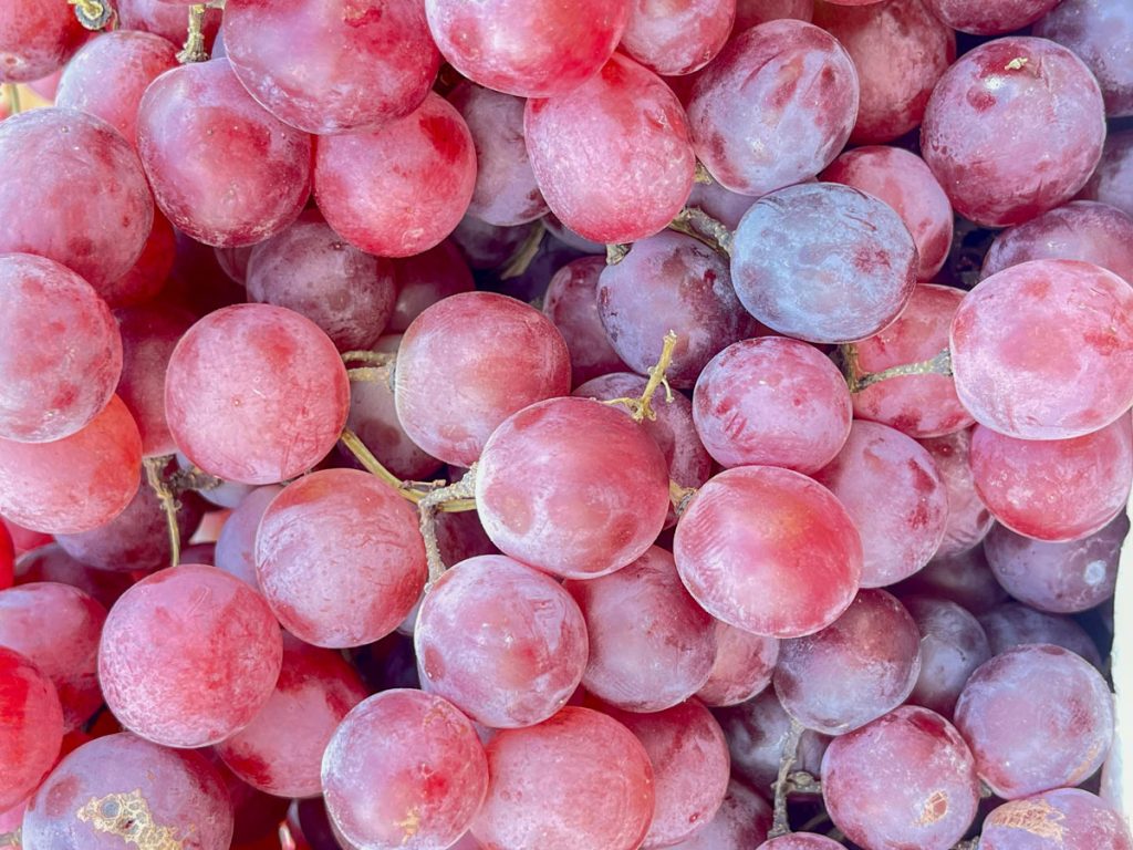 Fresh ripe red grapes background - Pixcrafter